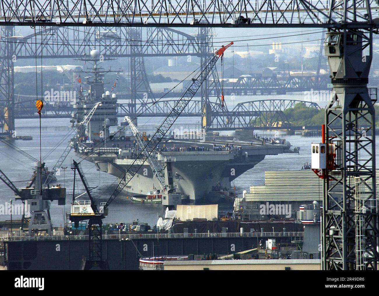 US Navy USS George Washington (CVN 73) transits out of the Norfolk ...