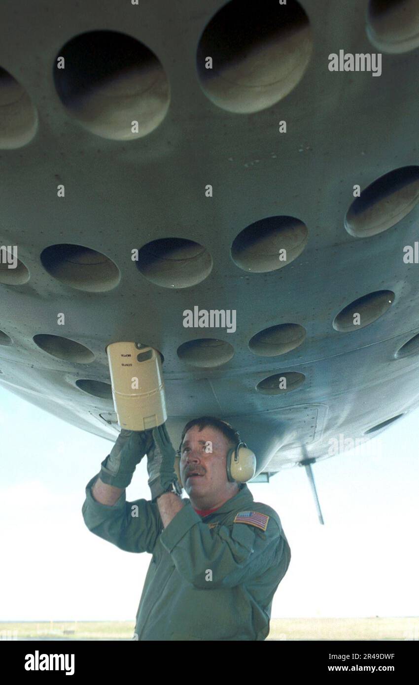 US Navy Aviation Ordnanceman 1st Class loads an under-water ...