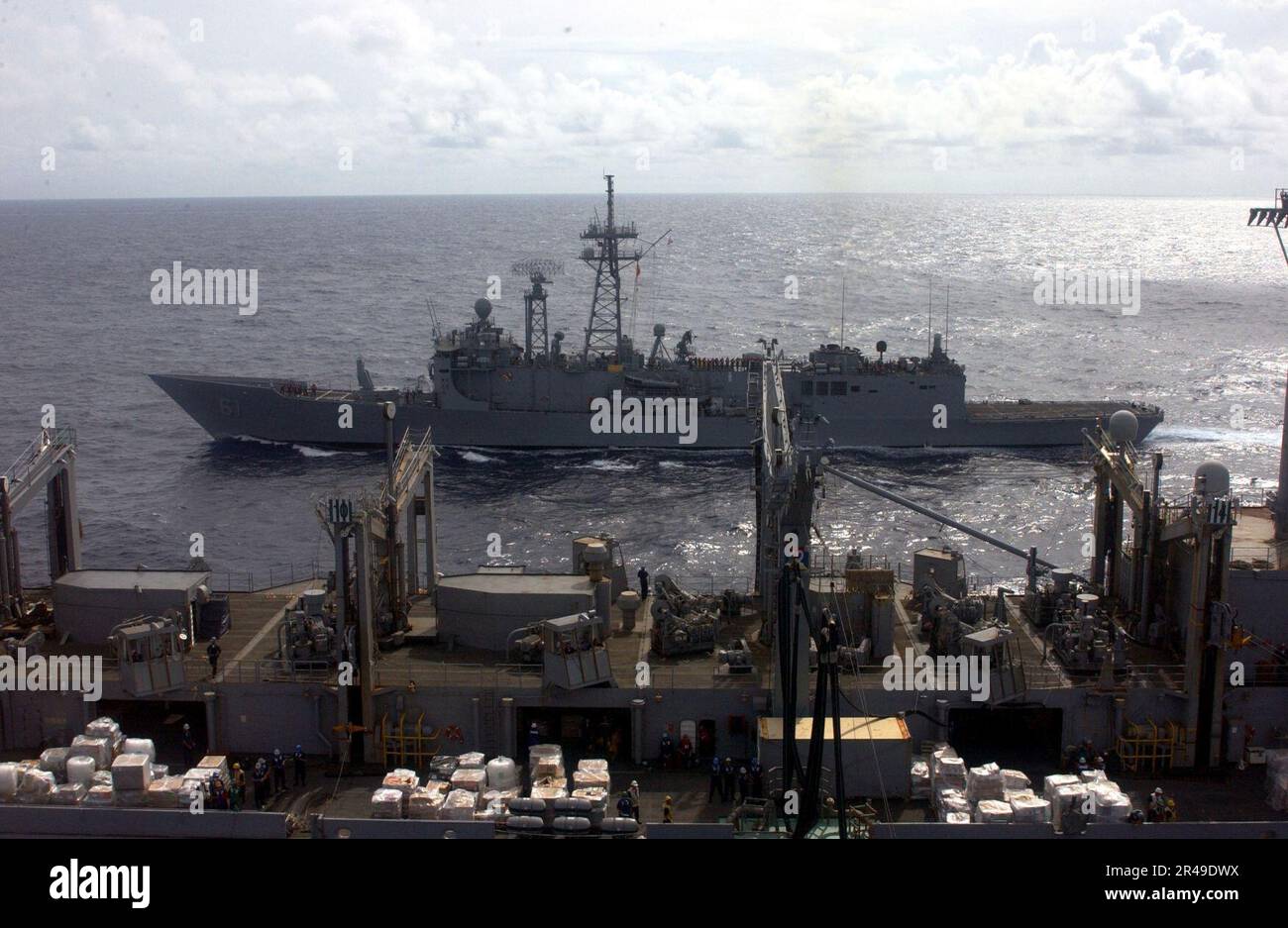 US Navy The guided missile frigate USS Ingraham (FFG 61) sails ...