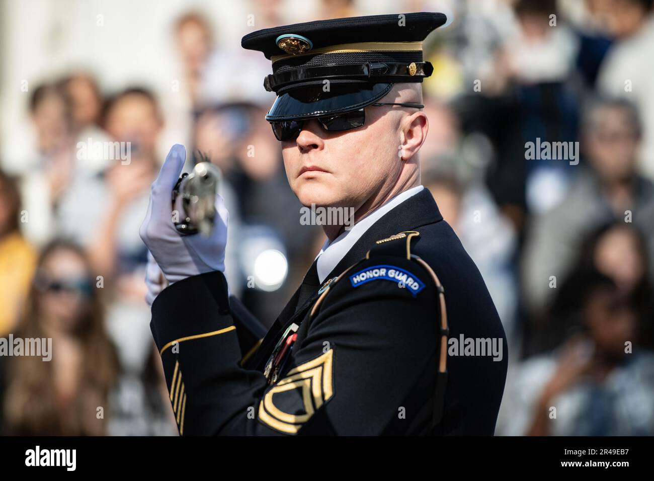 Tomb guards from the 3d U.S. Infantry Regiment (The Old Guard) conduct ...