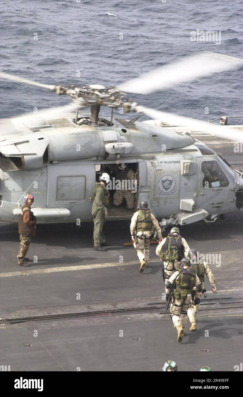 US Navy Members of Explosive Ordnance Disposal Mobile Unit Eleven ...