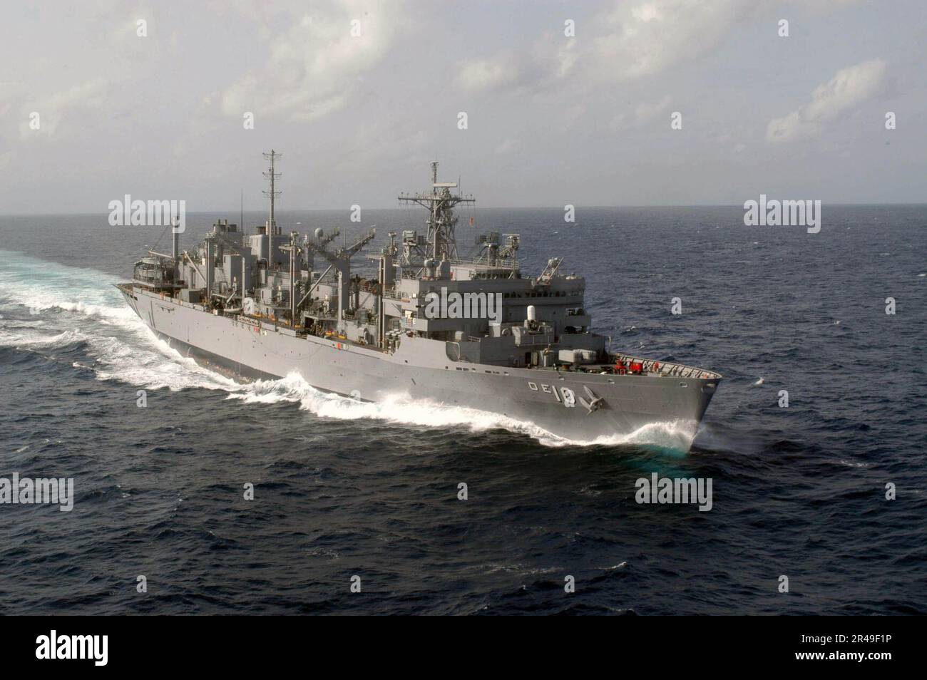 US Navy The fast combat support ship USS Bridge (AOE 10) sails through ...