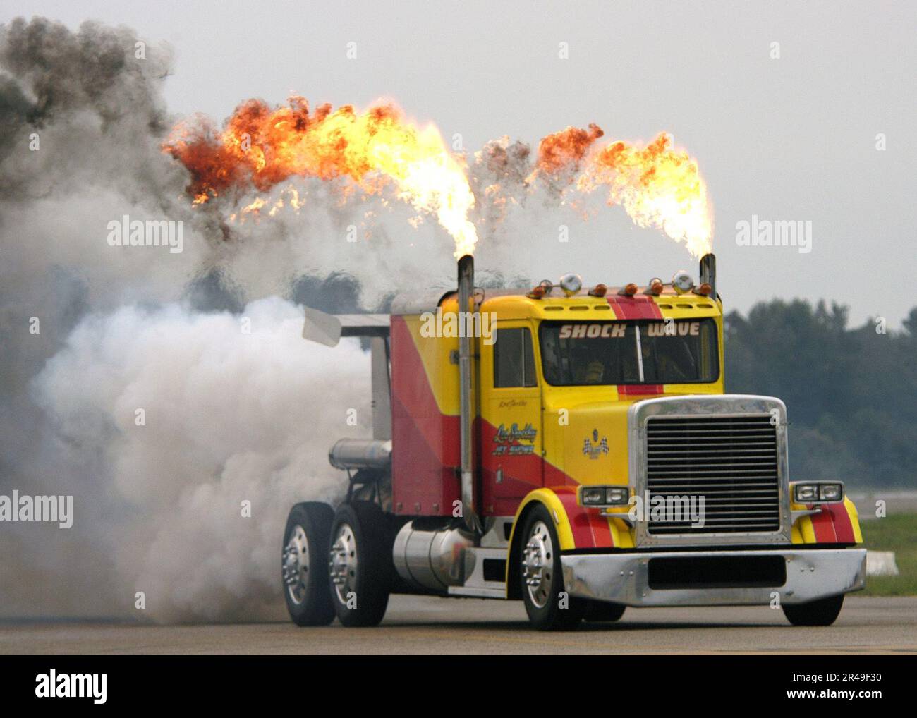 Shockwave truck hi-res stock photography and images - Alamy