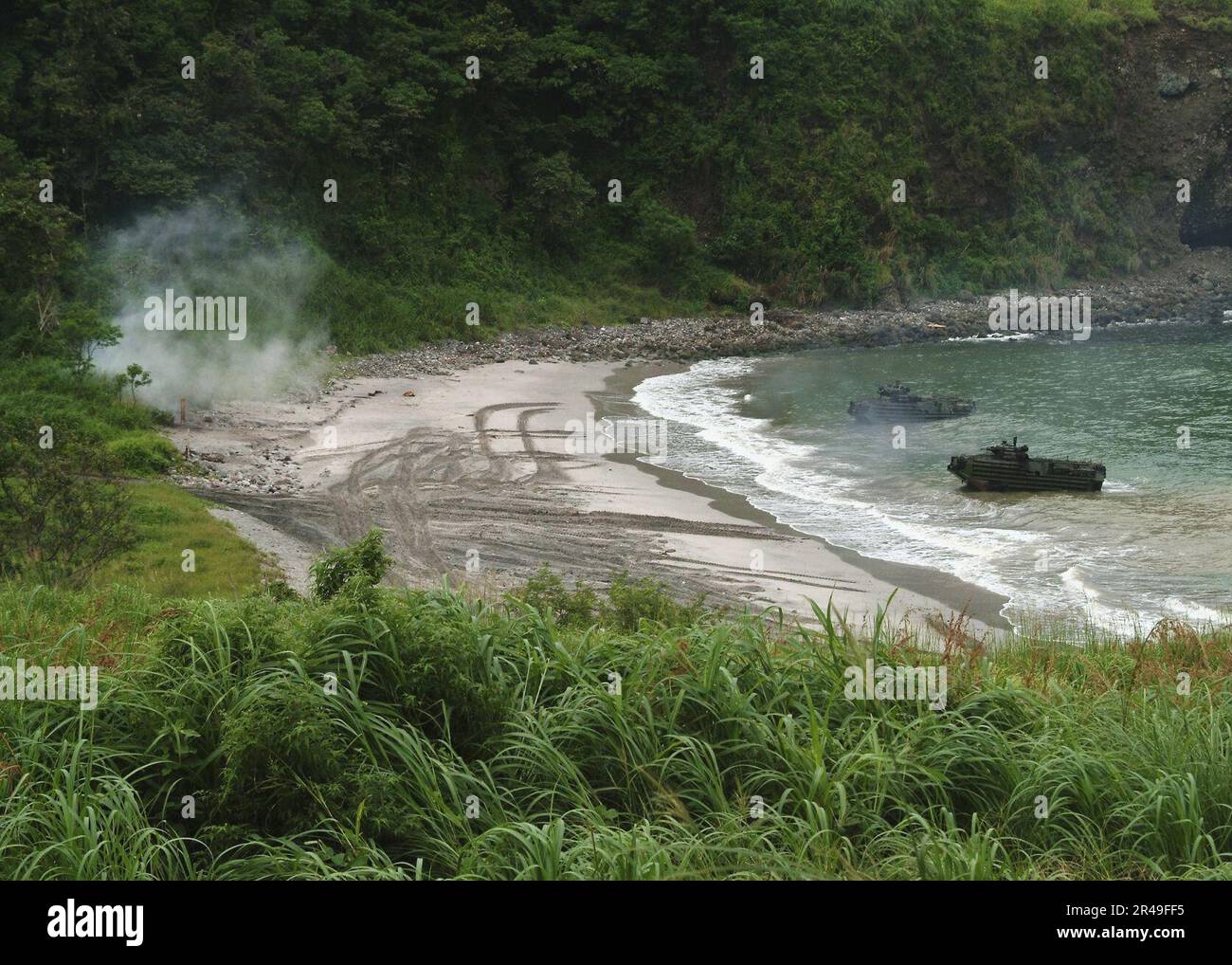 US Navy Amphibious Assault Vehicles (AAV) launched from the amphibious ...