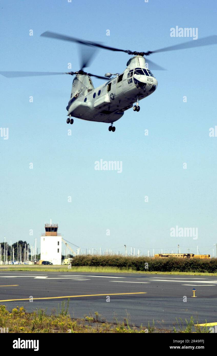 US Navy A CH-46 Sea Knight assigned to the Dragon Whales of Helicopter ...