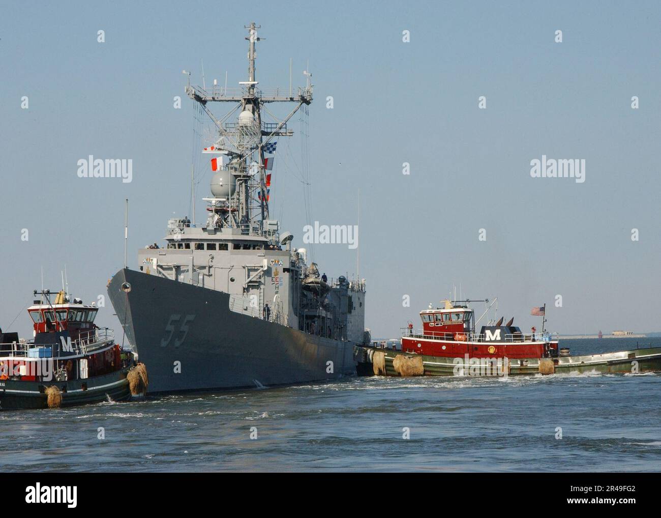 US Navy The guided missile frigate USS Elrod (FFG 55) departs Naval ...