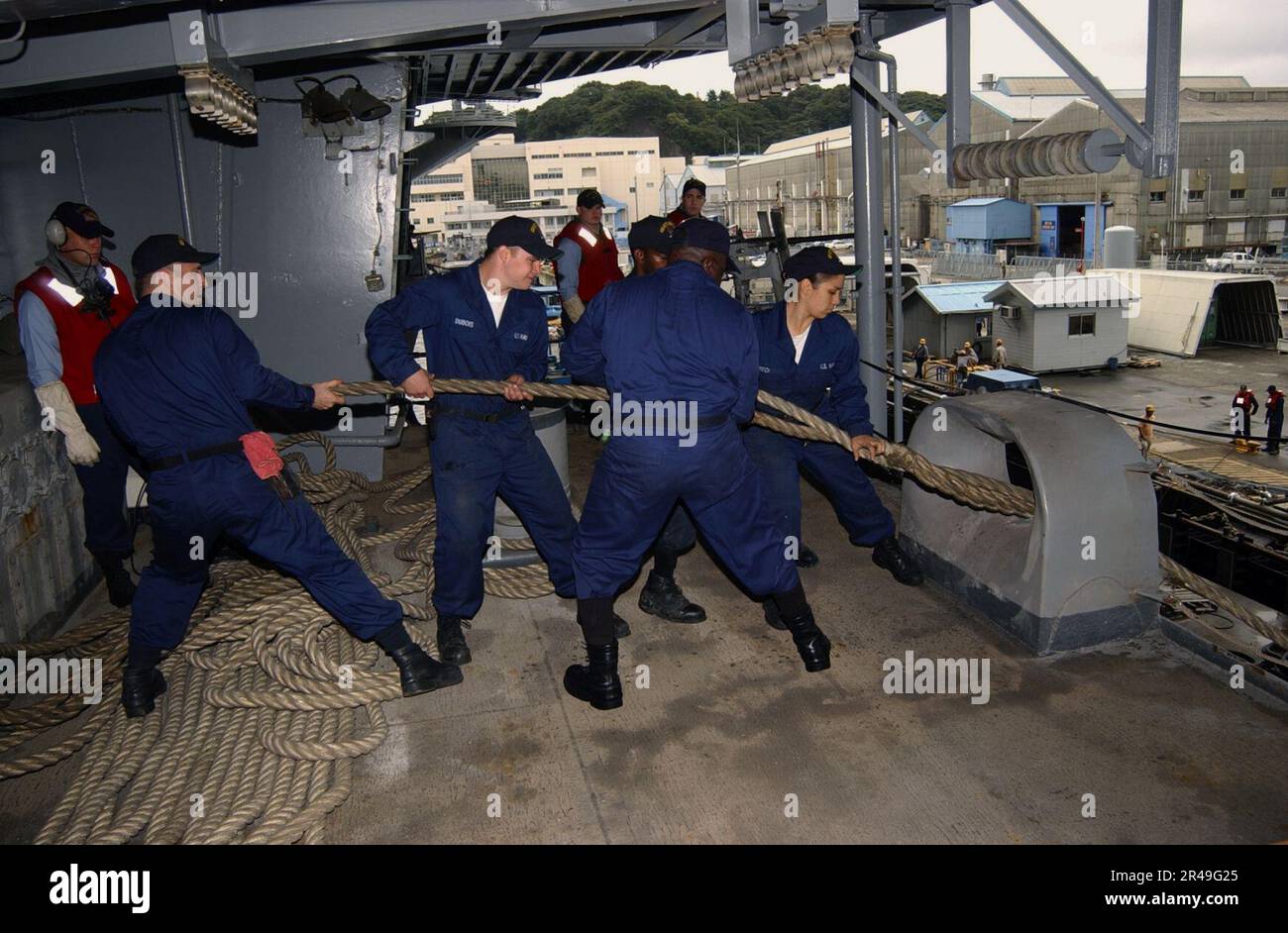 US Navy Boatswain's mates from Deck Department's 3rd division heave in ...