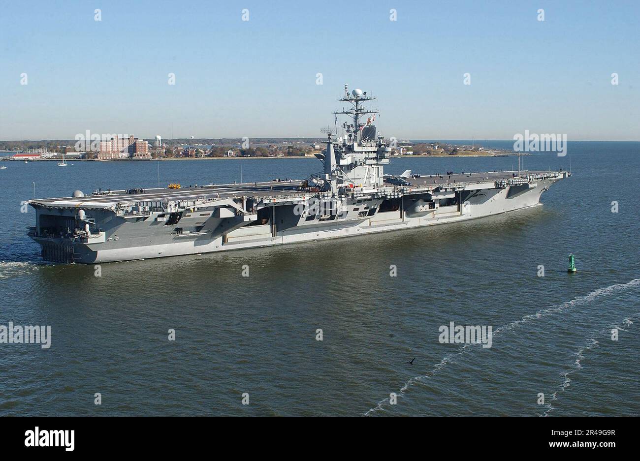 US Navy USS George Washington (CVN 73) sails by Fort Monroe Stock Photo ...