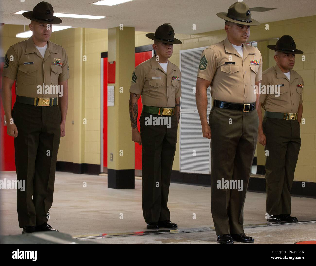 A team of drill instructors with Bravo Company, 1st Recruit Training ...