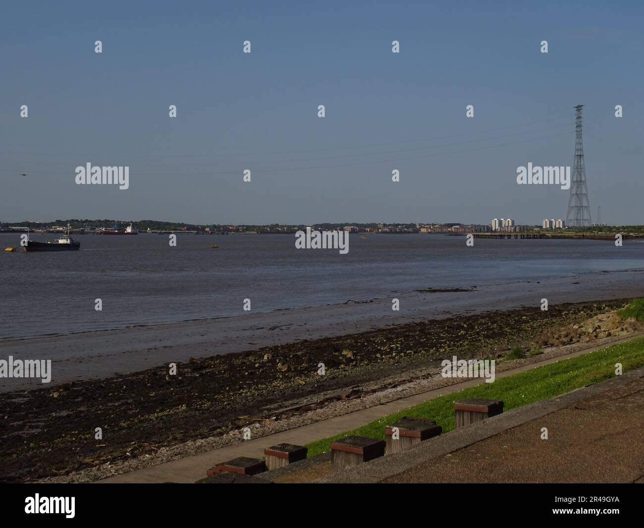 The River Thames at Ingress Park. England, UK Stock Photo - Alamy