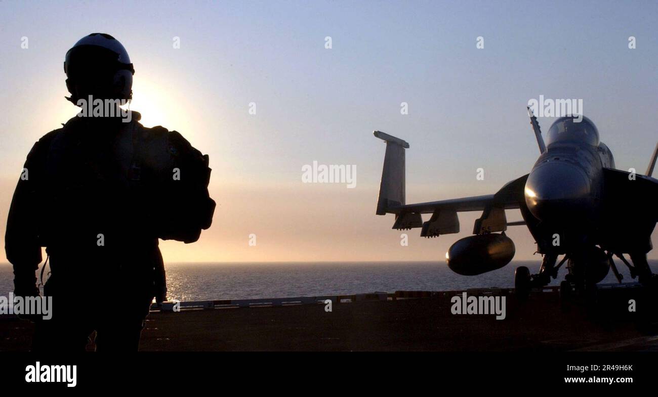 US Navy An F-A-18F Super Hornet pilot completes a day of flight ...