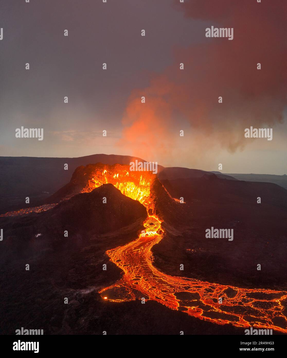 A stunning view of the eruption of Fagradalsfjall volcano in Iceland ...