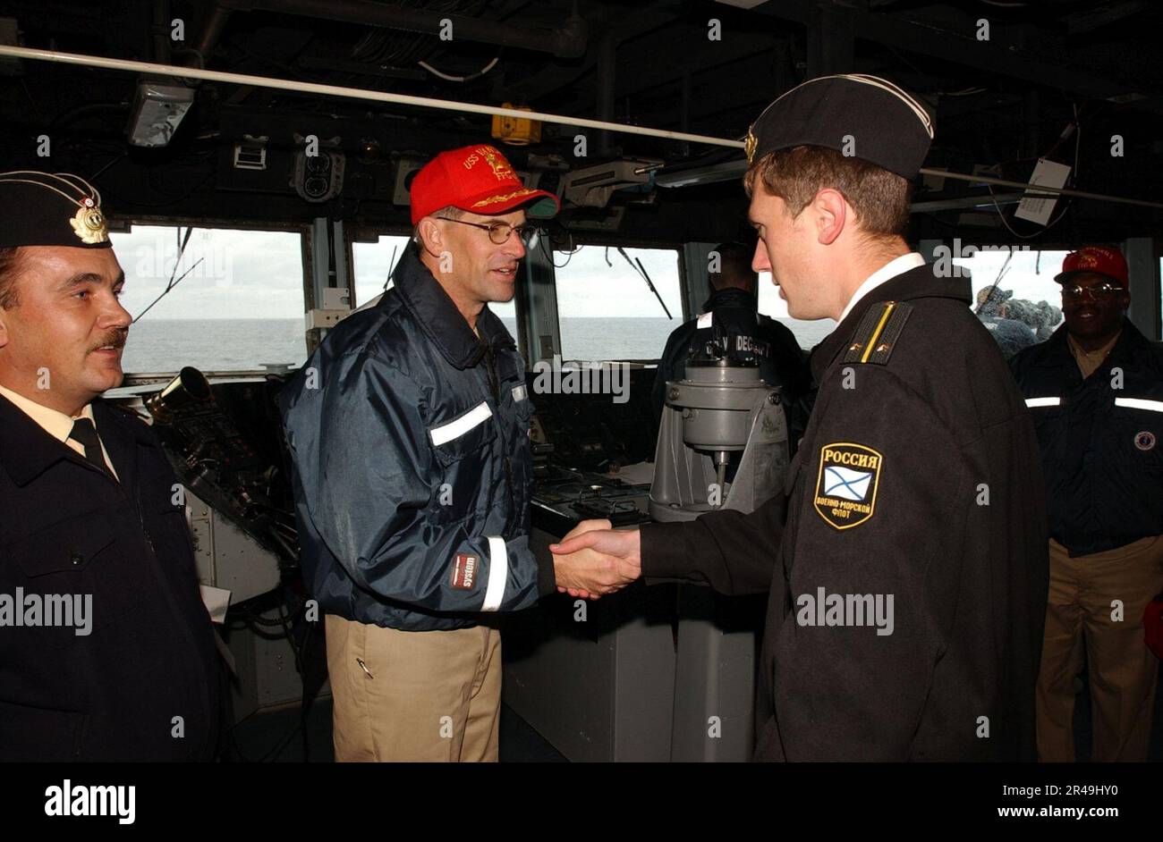 US Navy U.S. Navy and Russian officers meet aboard USS Vandergrift (FFG ...
