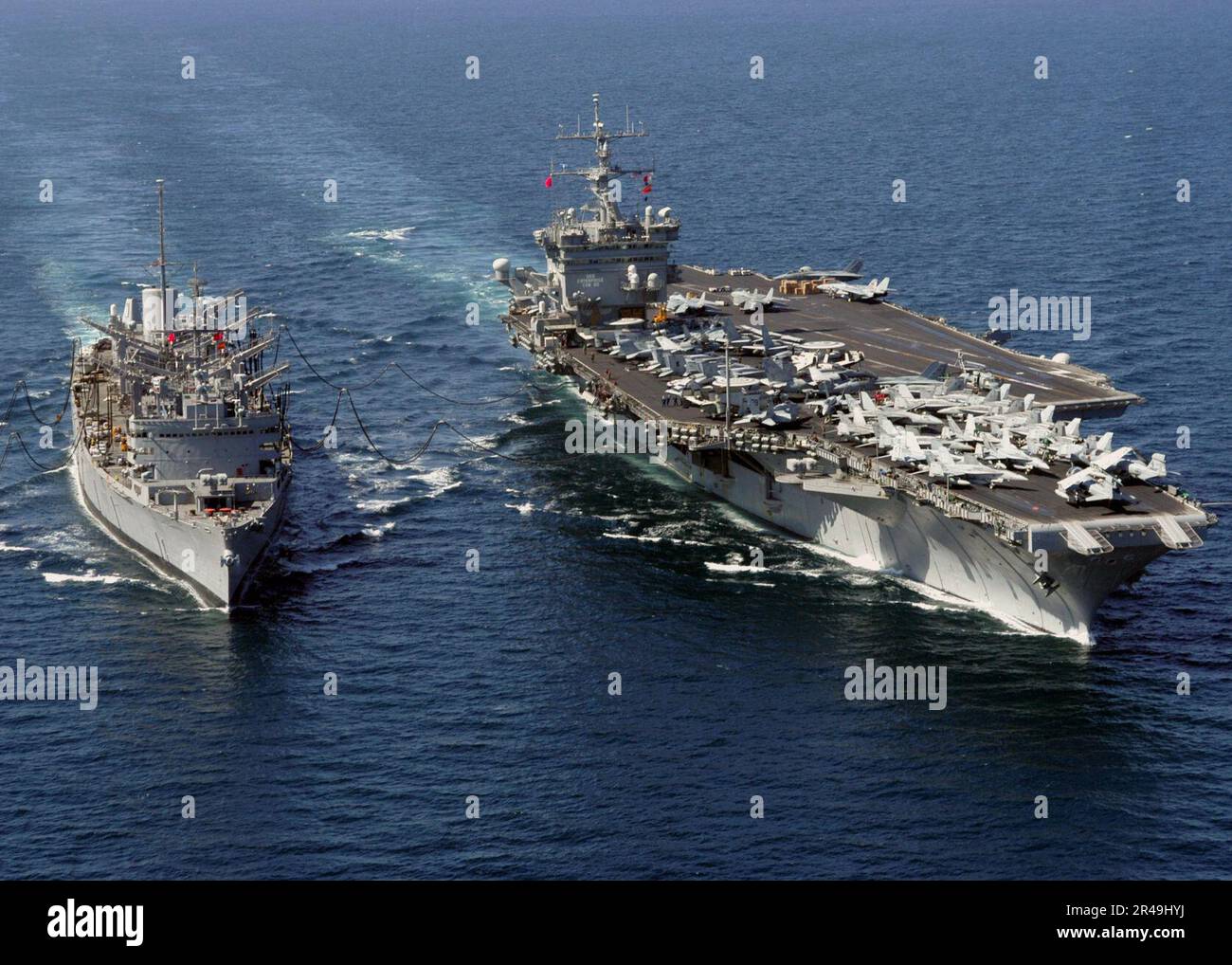 US Navy The guided missile cruiser USS Gettysburg (CG-64) and nuclear ... US Navy The guided missile cruiser USS Gettysburg (CG-64) and nuclear ...