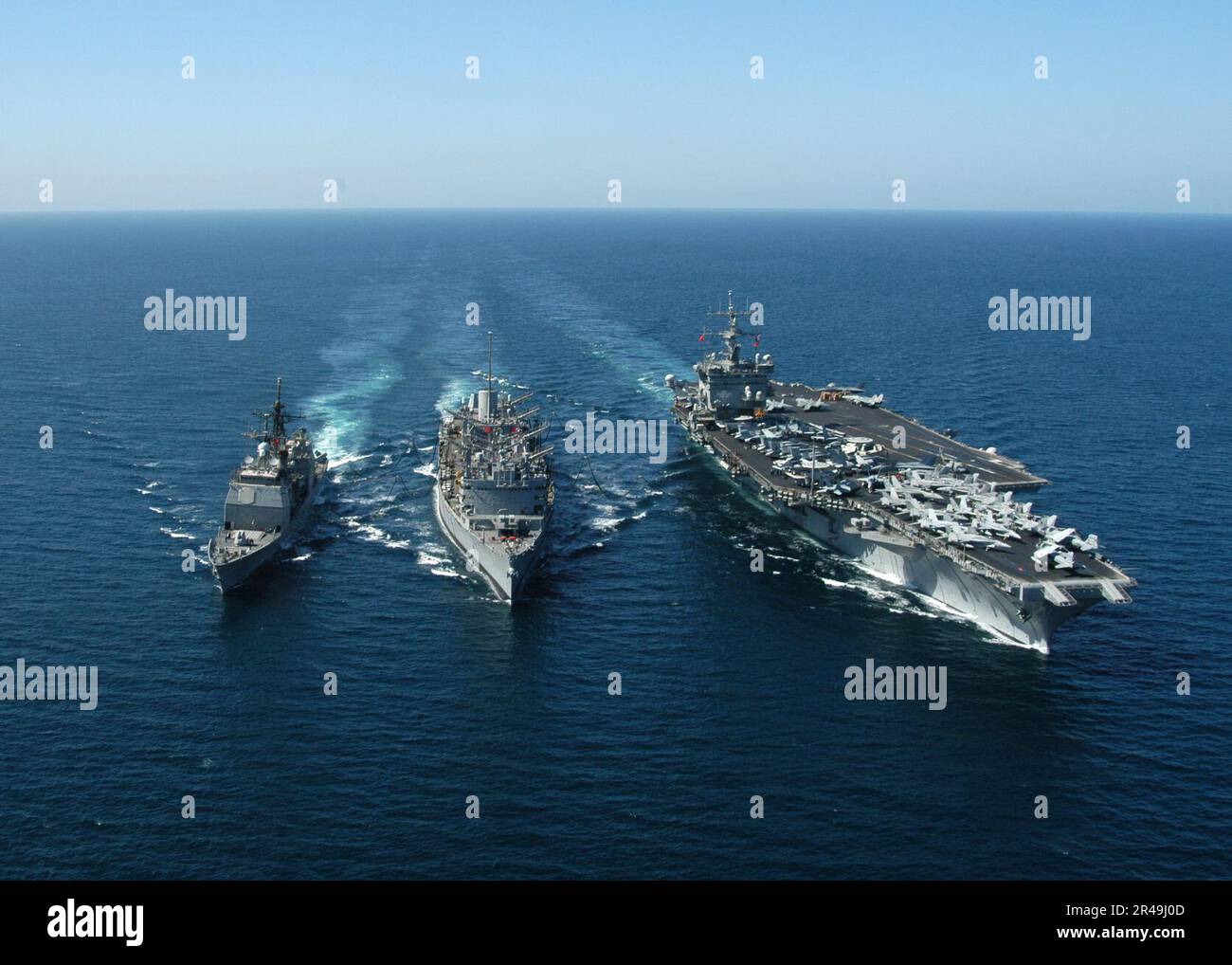 US Navy The guided missile cruiser USS Gettysburg (CG-64) and nuclear ... US Navy The guided missile cruiser USS Gettysburg (CG-64) and nuclear ...