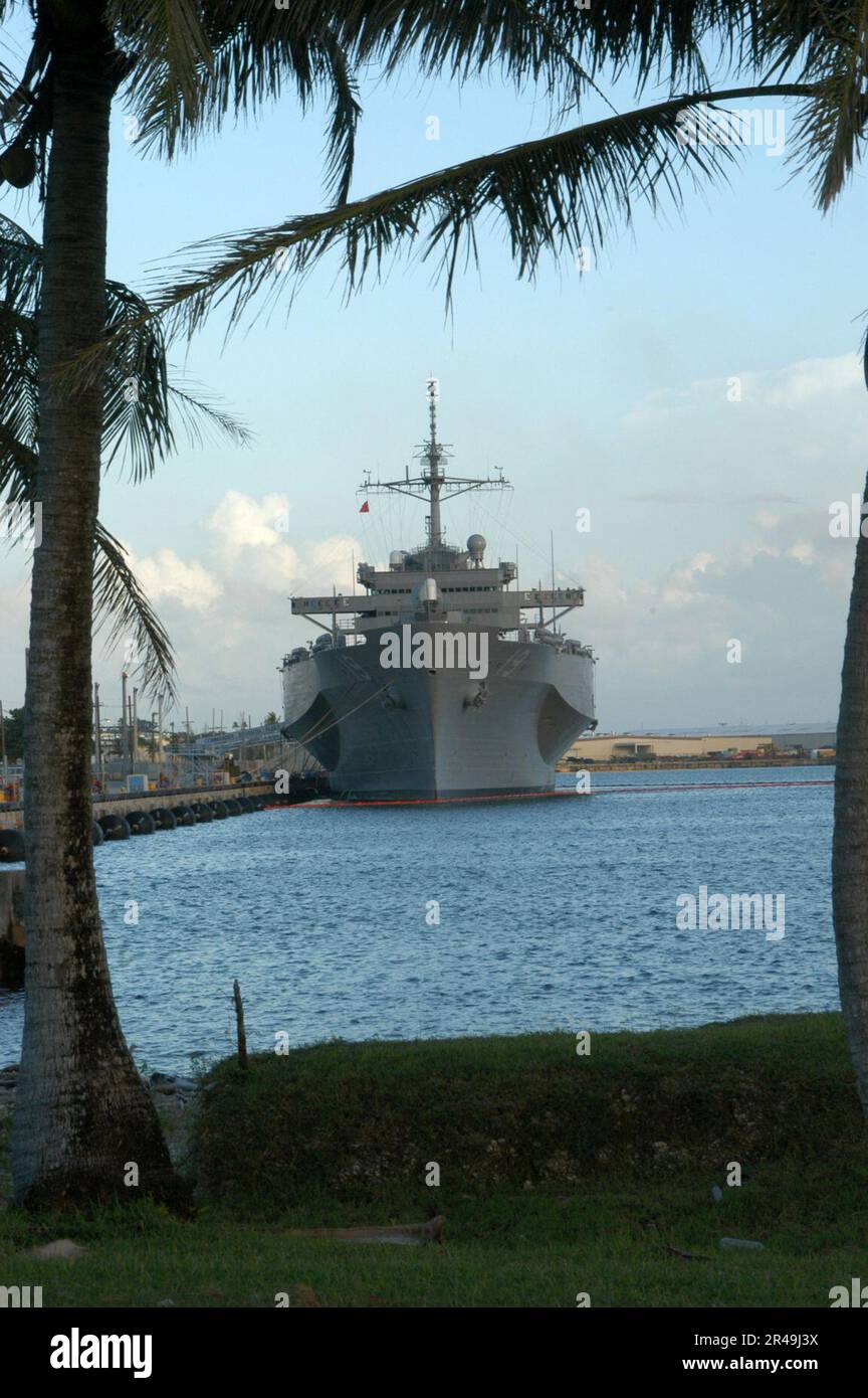 US Navy The 7th Fleet amphibious command and control ship USS Blue ...