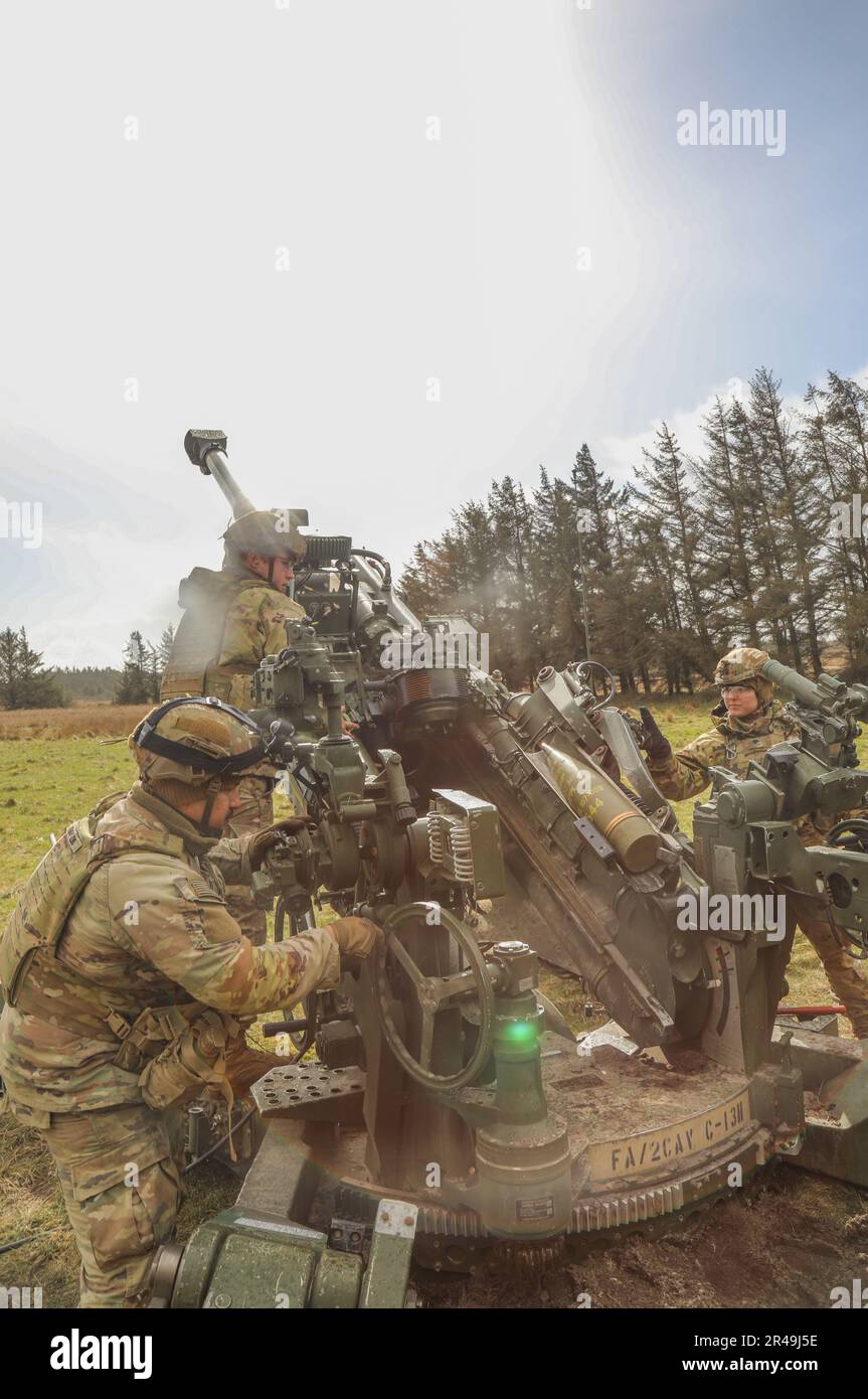 U.S. Soldiers assigned to Carnage Battery, Field Artillery Squadron ...