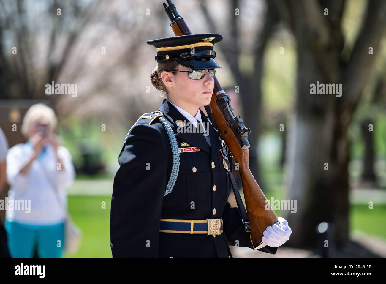 Tomb guards from the 3d U.S. Infantry Regiment (The Old Guard) conduct ...
