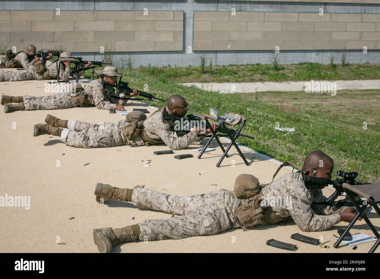 Recruits with Oscar Company, 4th Recruit Training Battalion, conduct ...