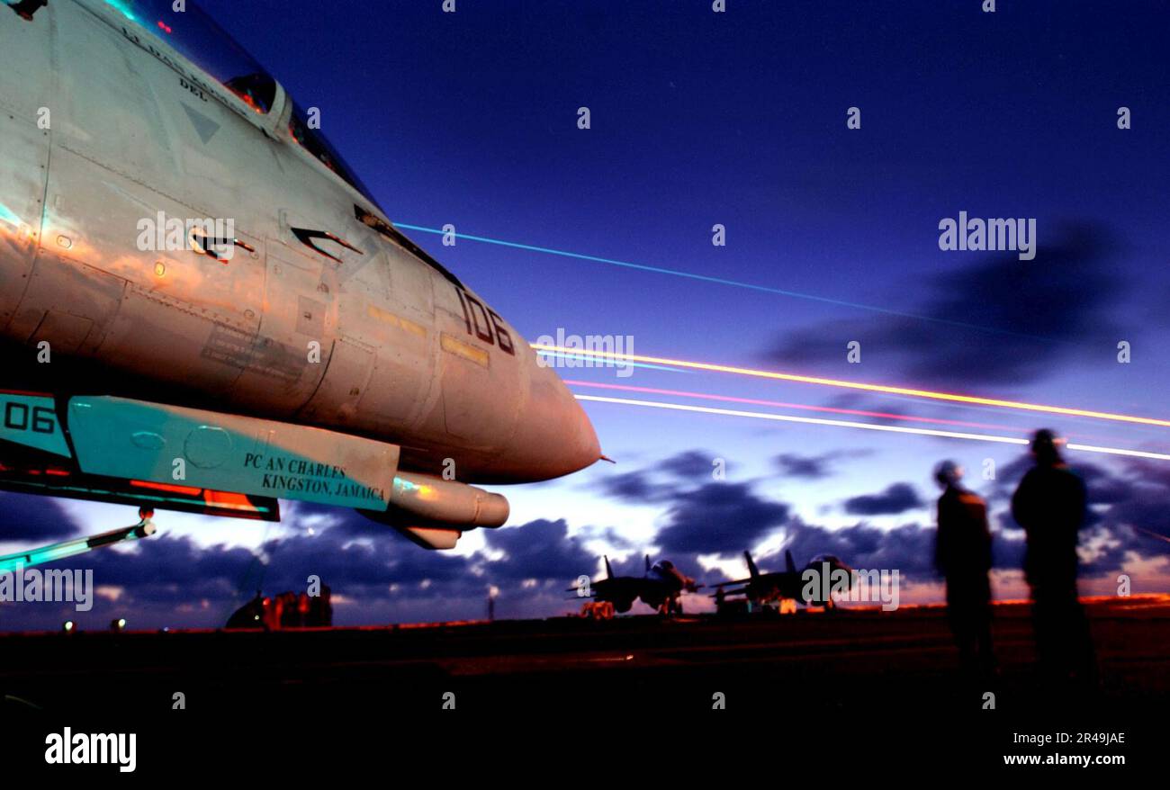 Us navy aircraft lights hi-res stock photography and images - Alamy