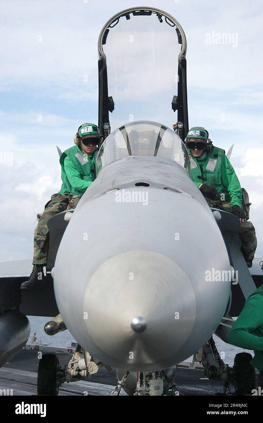 US Navy Maintenance personnel assigned to the ''Knighthawks'' of Strike ...