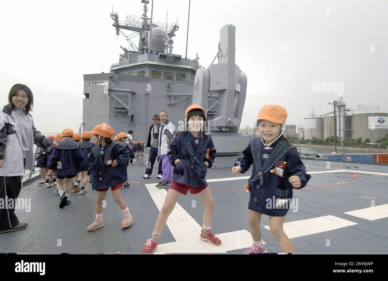 US Navy Local school children play on the flight deck of USS Vandegrift ...