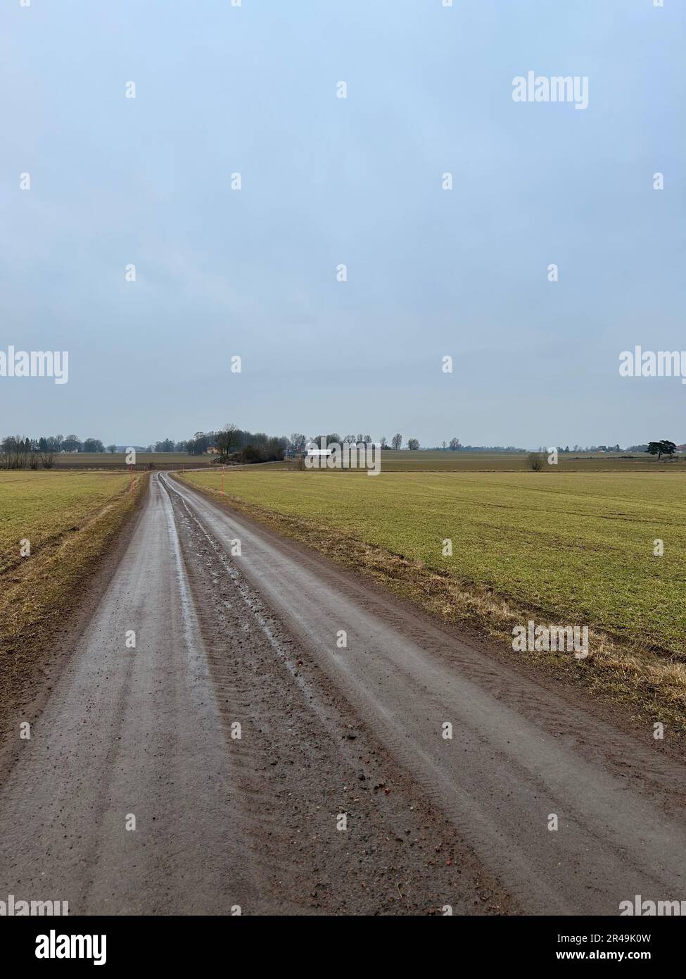 A rural dirt road with a rustic barn in the background Stock Photo - Alamy