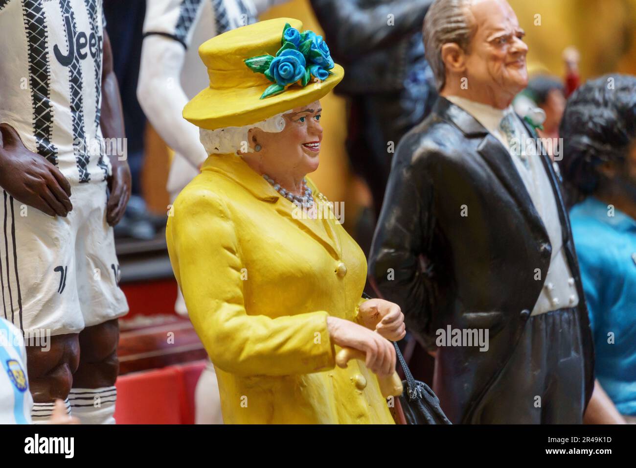 Queen elizabeth figurine hi-res stock photography and images - Alamy