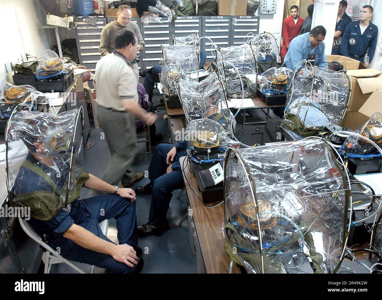 Mcu 2p gas masks hi-res stock photography and images - Alamy