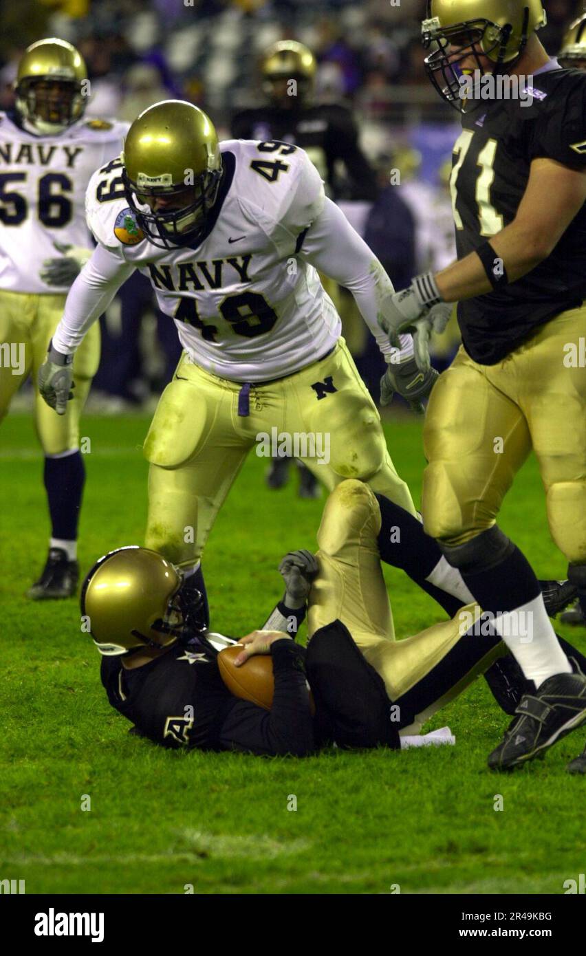 Quarterback sack hi-res stock photography and images - Alamy