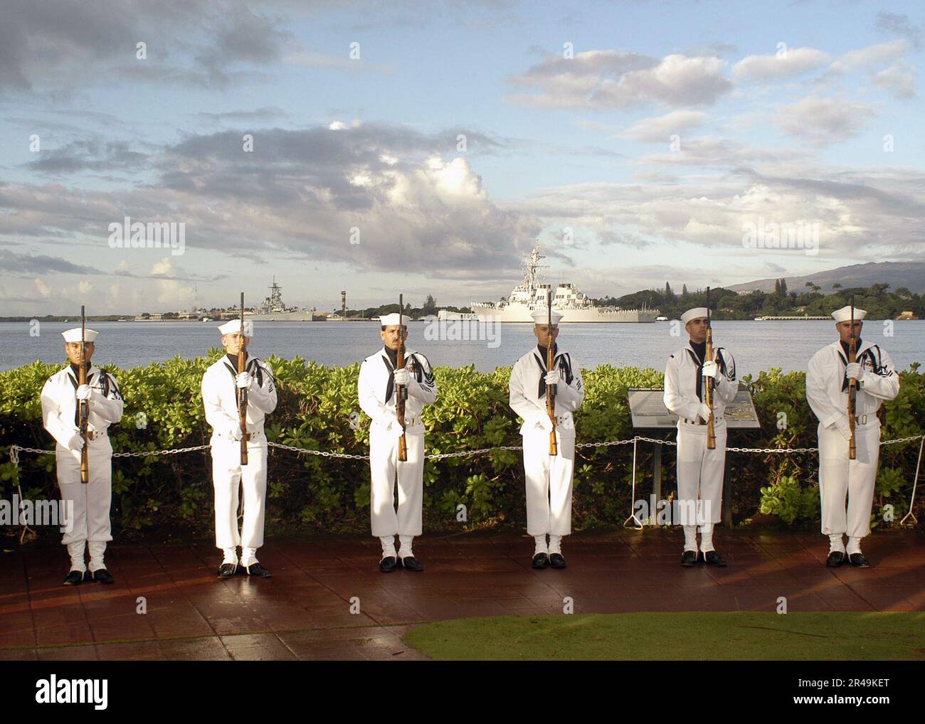 US Navy The Navy Region Hawaii Ceremonial Guard renders Honors during the USS O'kane (DDG 77 ...