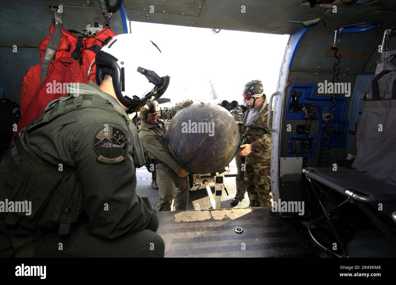 US Navy Members of Explosive Ordnance Disposal Mobile Unit Six (EODMU 6 ...