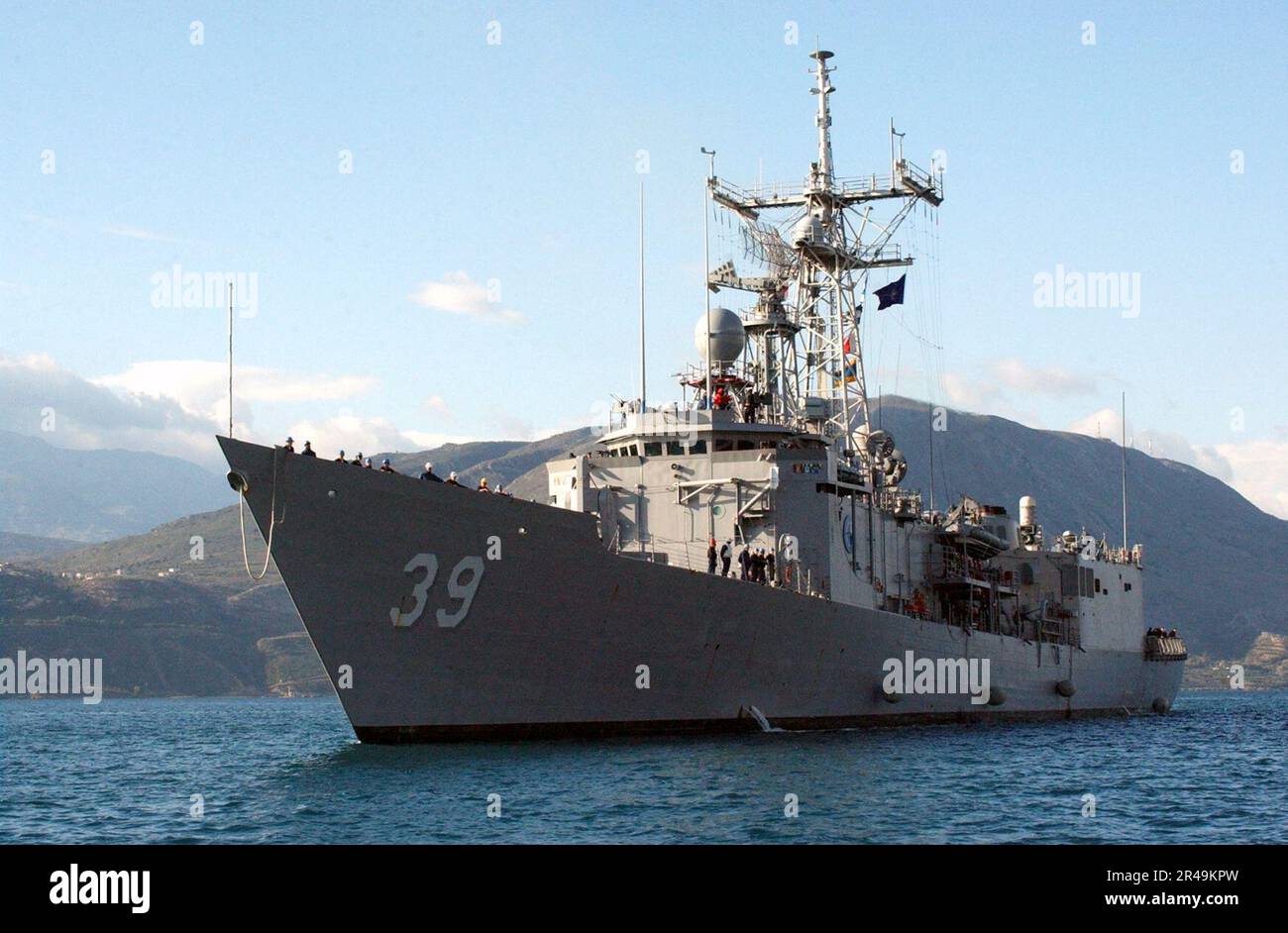 US Navy The guided missile frigate USS Doyle (FFG 39) is assisted by ...