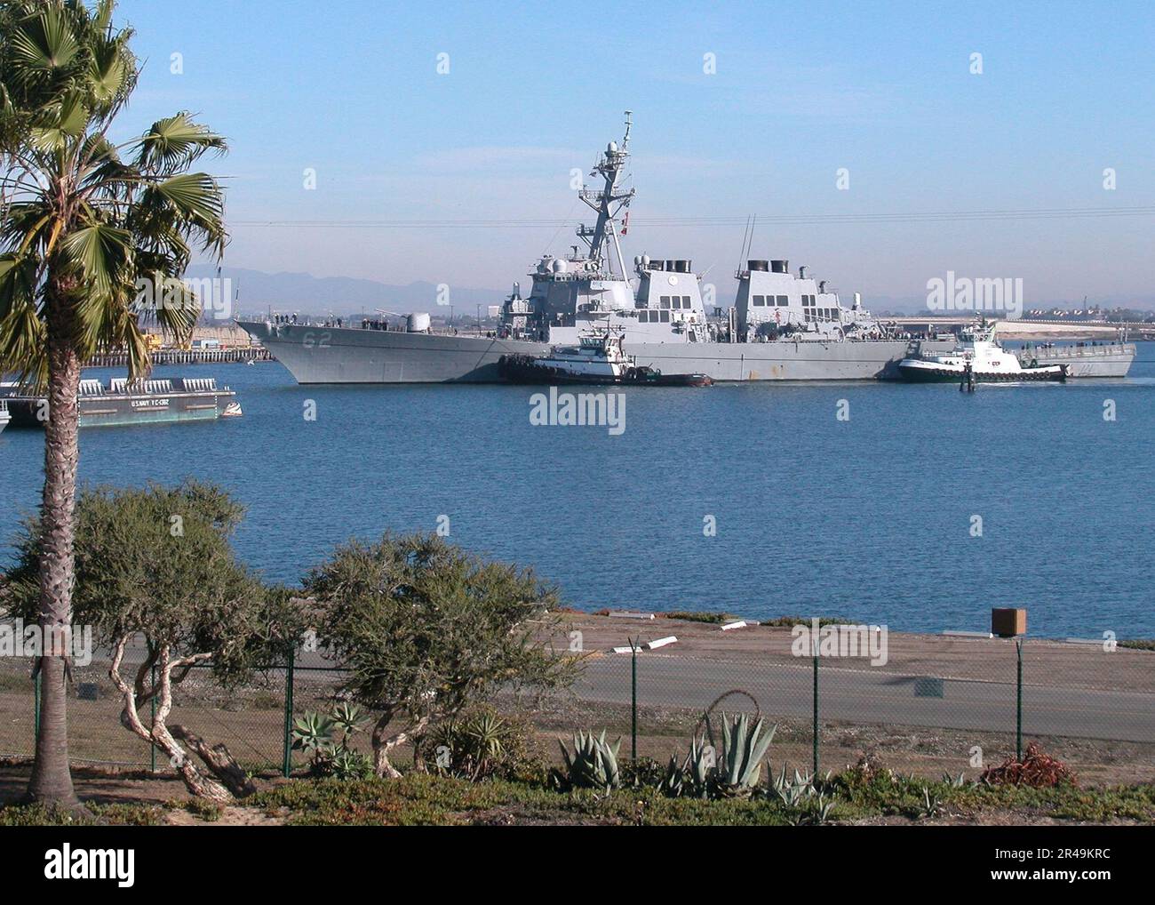 US Navy The Arleigh Burke-class guided missile destroyer USS Fitzgerald (DDG 62) arrives at ...