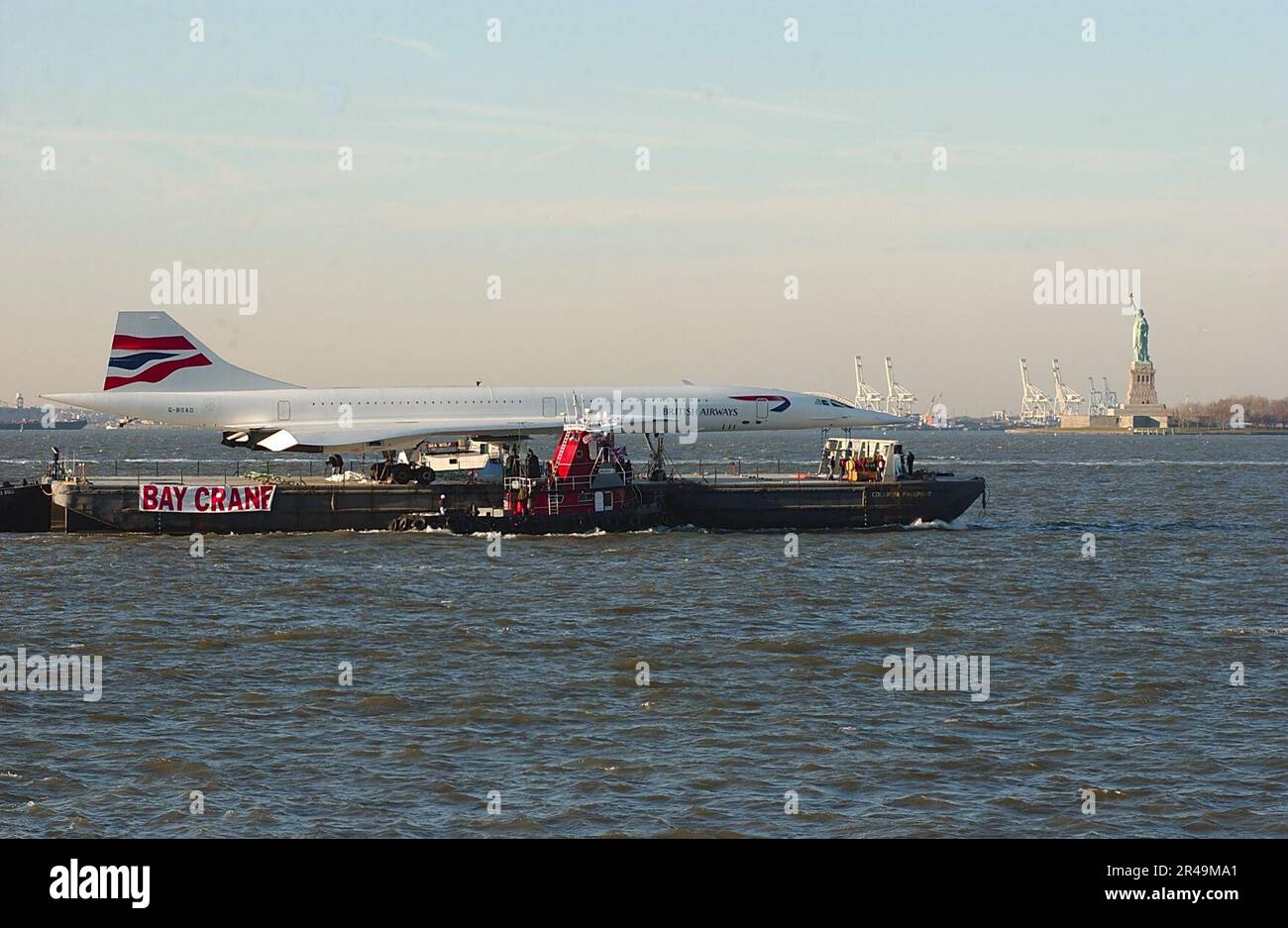 US Navy The British Airways Concorde Jet passes the Statue of Liberty ...