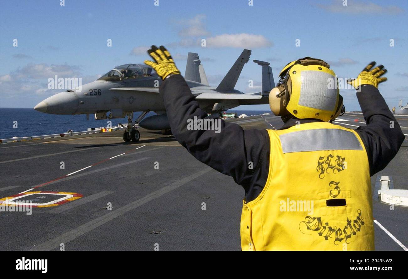US Navy Aviation Boatswain's Mate Stock Photo - Alamy