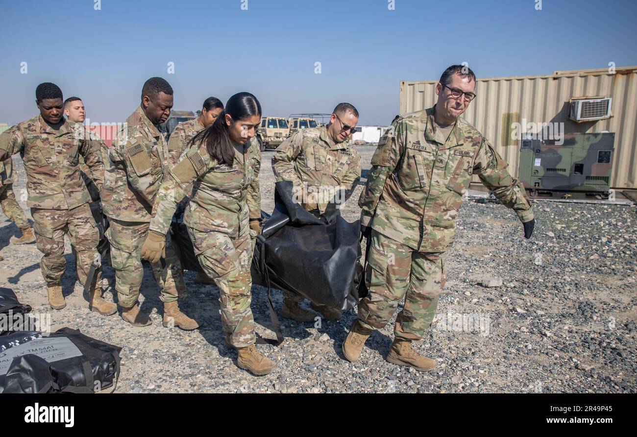 U.S. Army Reserve Soldiers with the 143d Expeditionary Sustainment ...