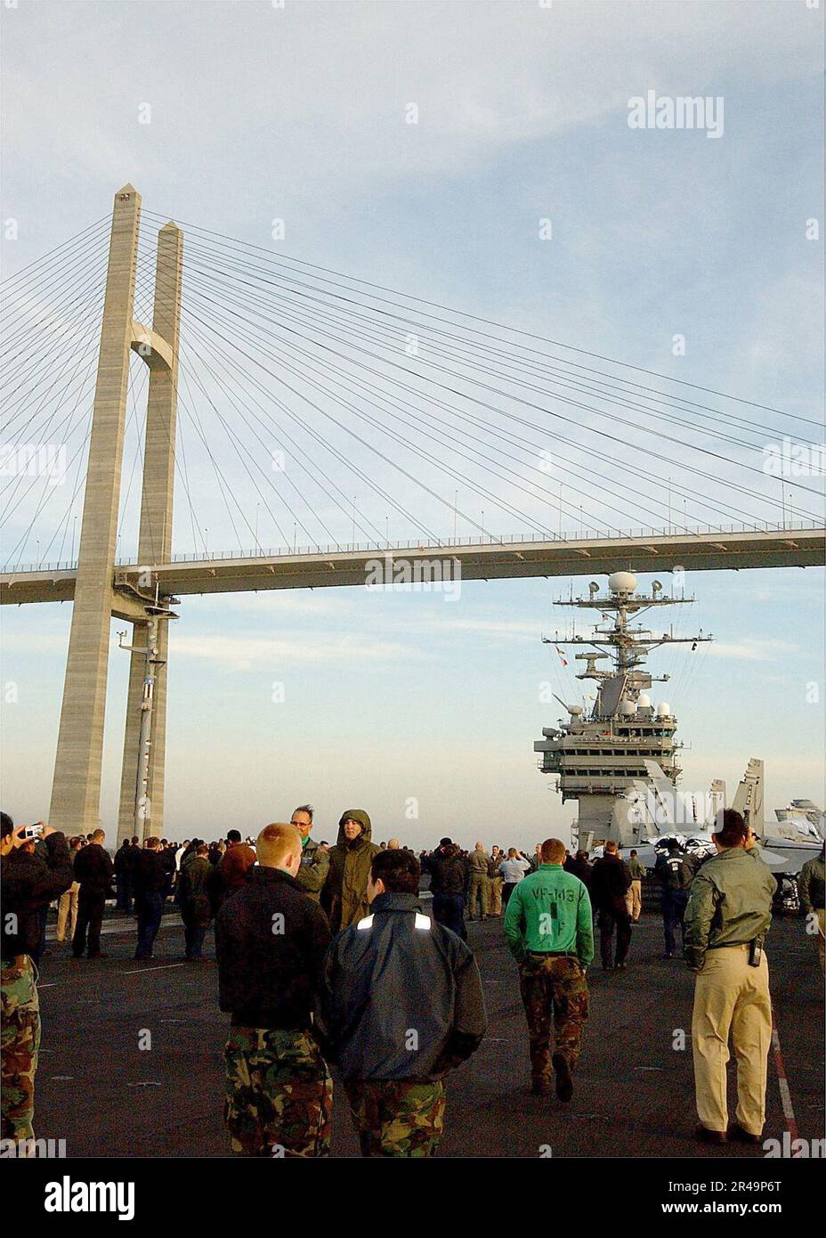 US Navy The nuclear powered aircraft carrier USS George Washington (CVN ...