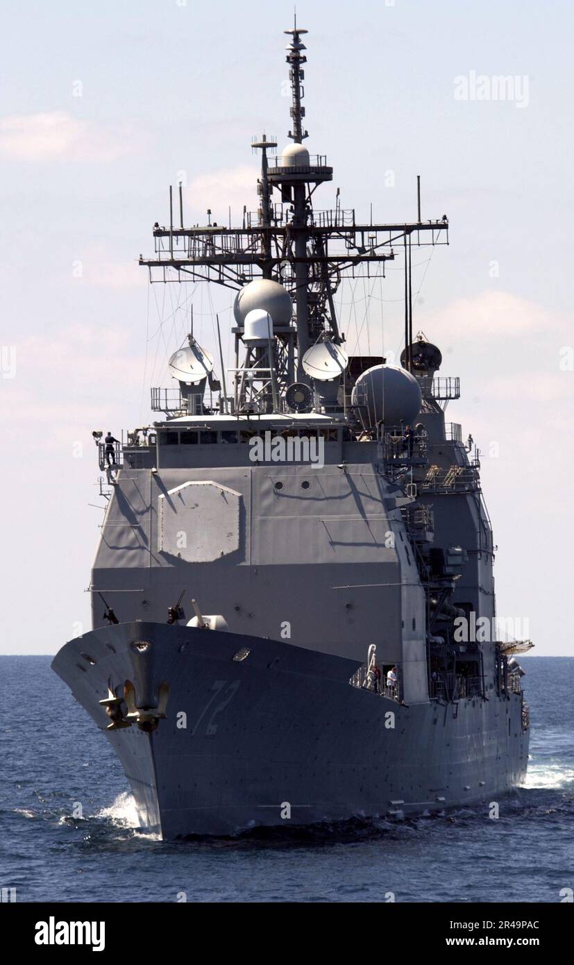 US Navy The guided missile cruiser USS Vella Gulf (CG 72) pulls along ...