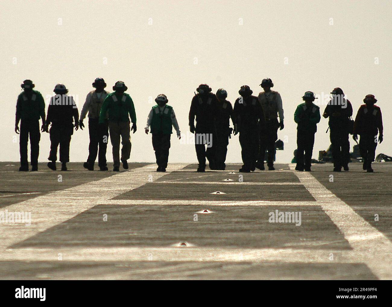 US Navy Crewmembers aboard USS George Washington (CVN 73) and Carrier ...
