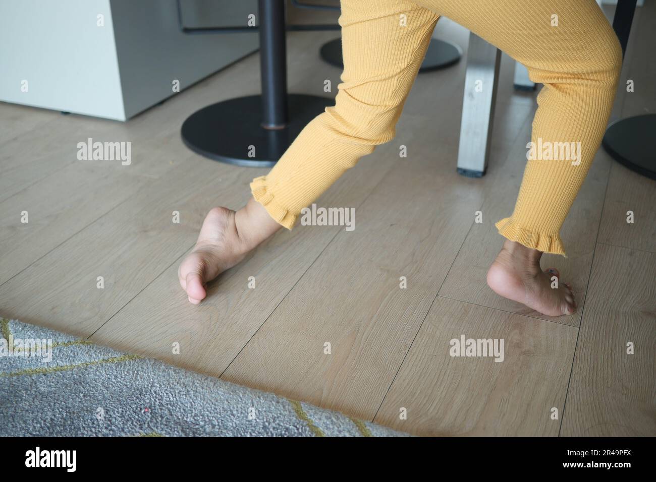 Walking on tiptoes hi-res stock photography and images - Alamy