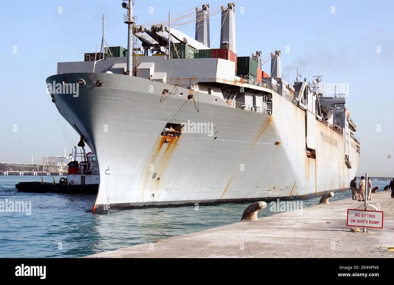 US Navy Tugboats ease the Military Sealift Command (MSC) fast sealift ...