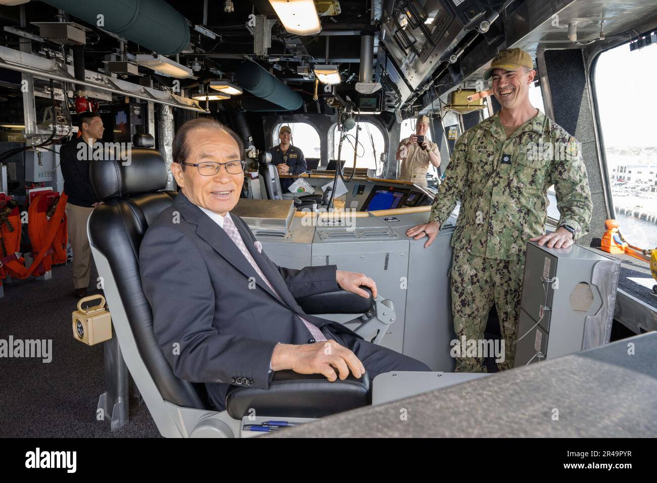 Captains chair hi-res stock photography and images - Alamy