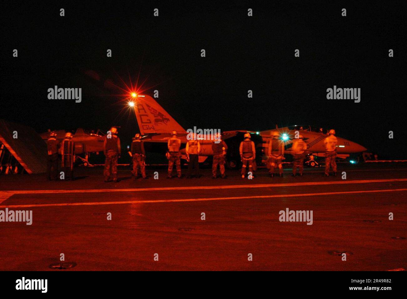 US Navy An F-14B Tomcat assigned to the ''Pukin' Dogs'' of Fighter ...