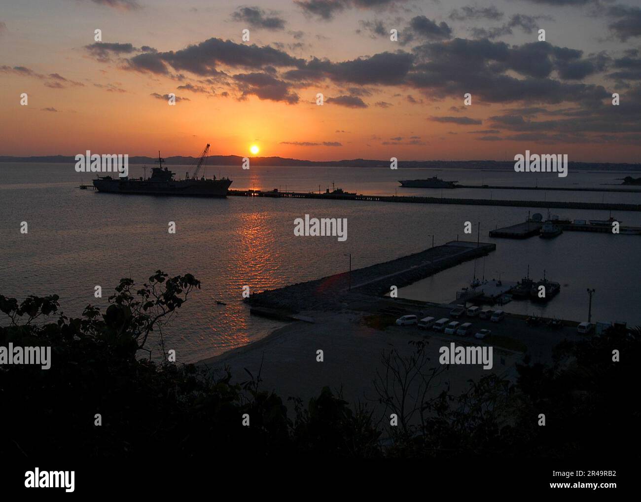 US Navy The 7th Fleet command and control ship USS Blue Ridge (LCC 19 ...