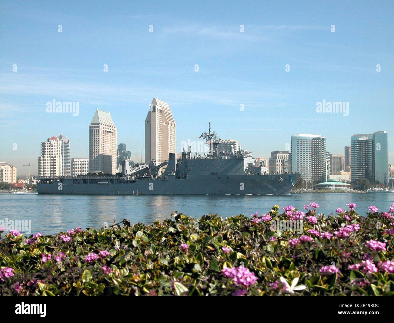 US Navy The amphibious dock landing ship USS Germantown (LSD 42) sails ...