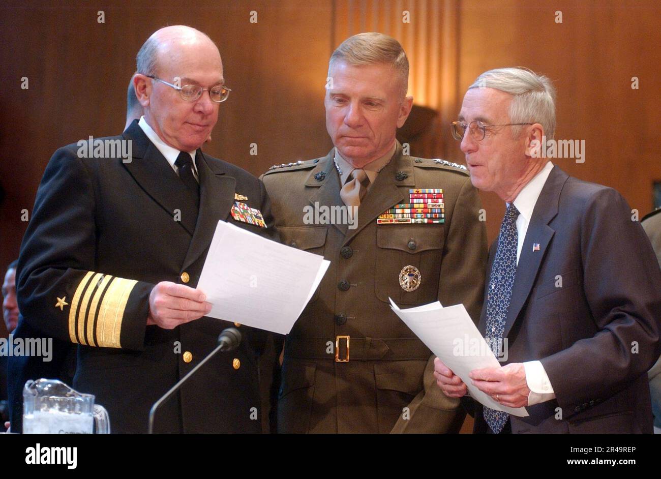 US Navy From left to right, Adm. Vern Clark Stock Photo - Alamy