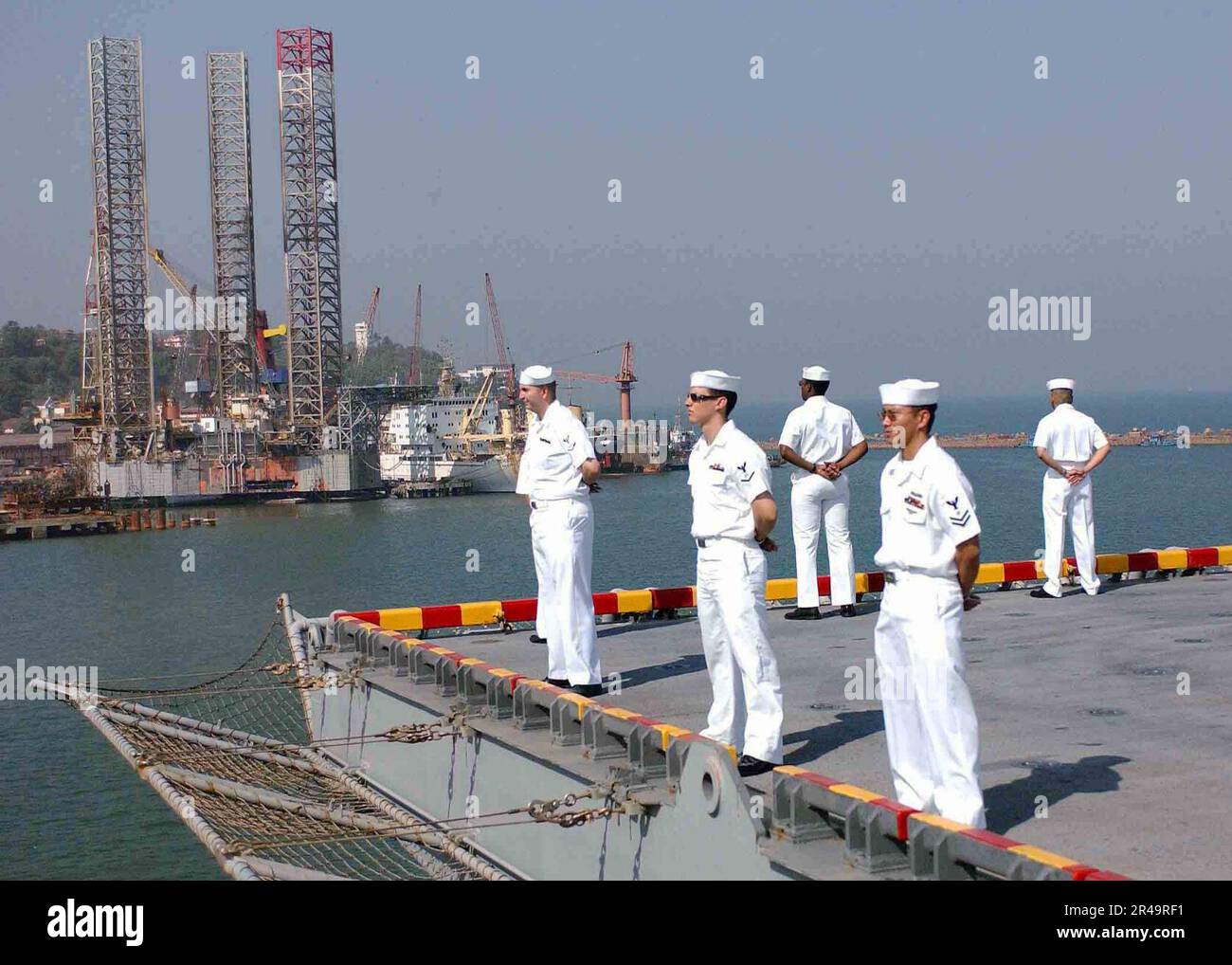 US Navy Sailors aboard the amphibious assault ship USS Boxer (LHD 4 ...