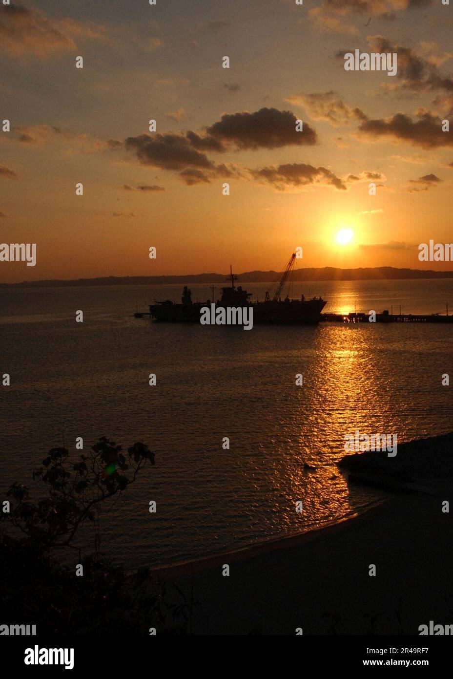 US Navy The 7th Fleet command and control ship USS Blue Ridge (LCC 19 ...