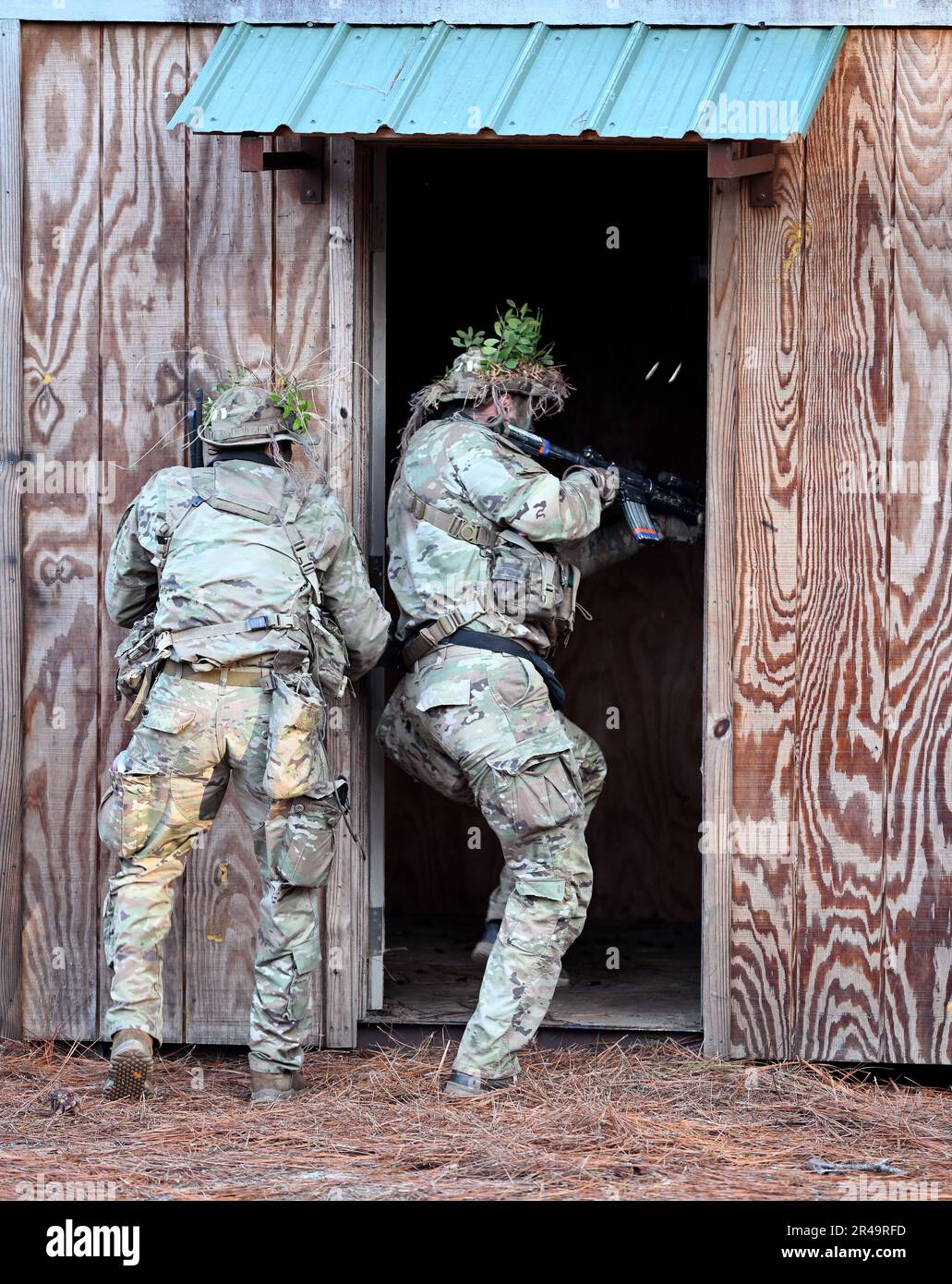 Soldiers assigned to the U.S. Army John F. Kennedy Special Warfare ...